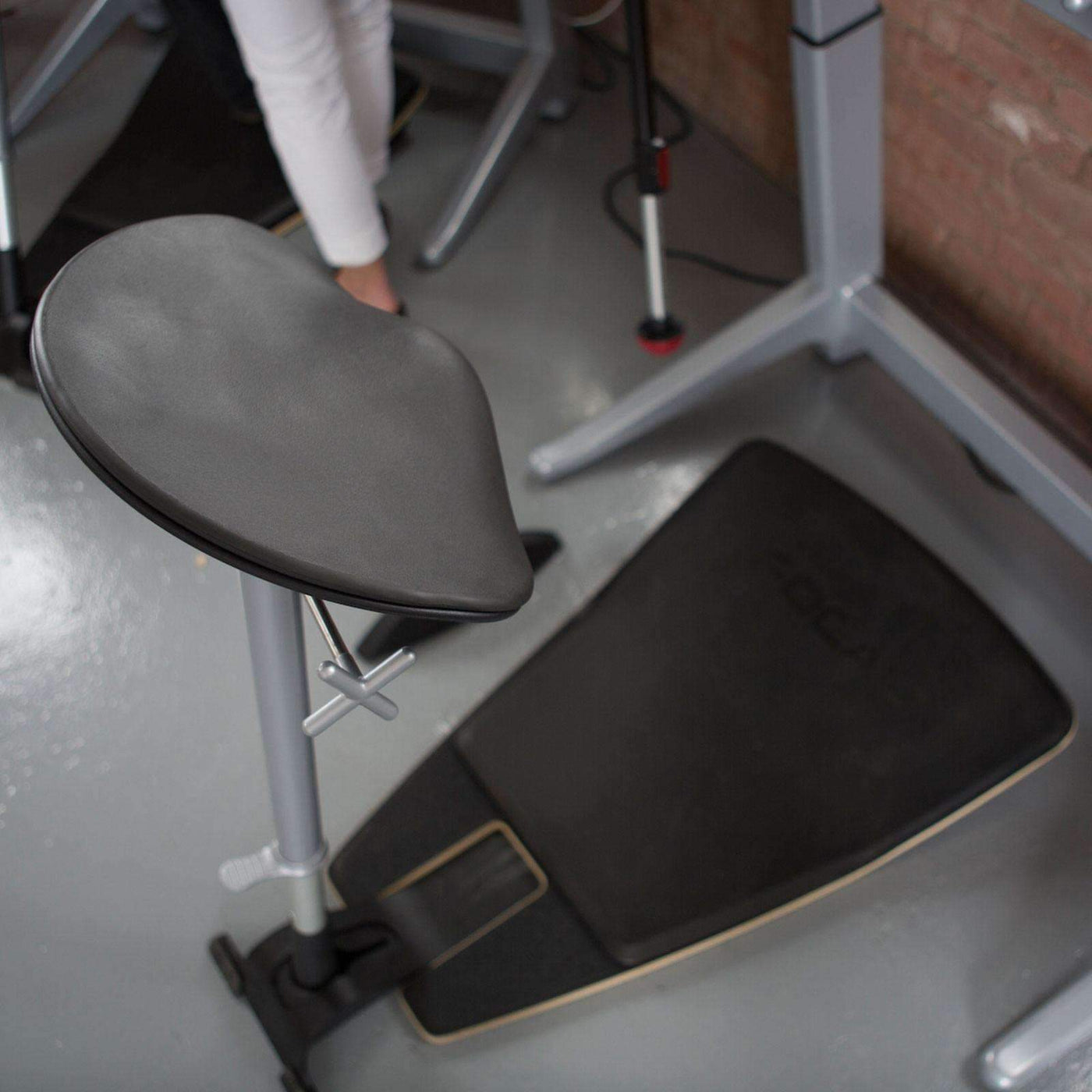 Focal Upright Locus Seat, FLT-1000-AA-BB; Ergonomic Standing Desk Chair ...